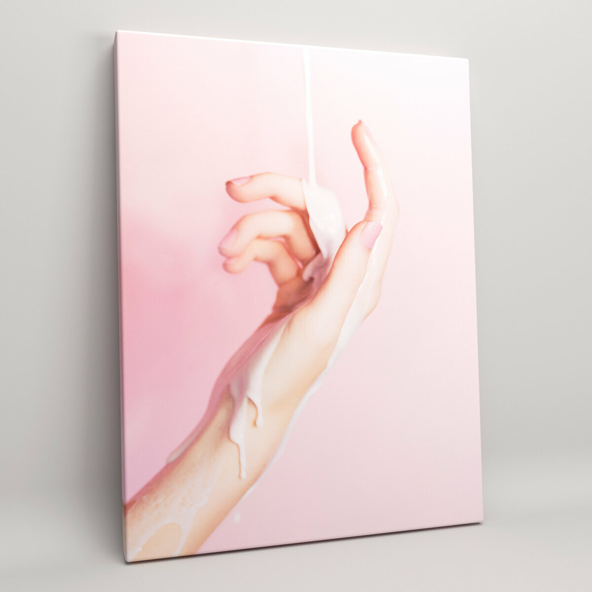 Картина на холсте (интерьерный постер) "Кисть руки на розовом фоне", с деревянным подрамником, размер 30x40 см