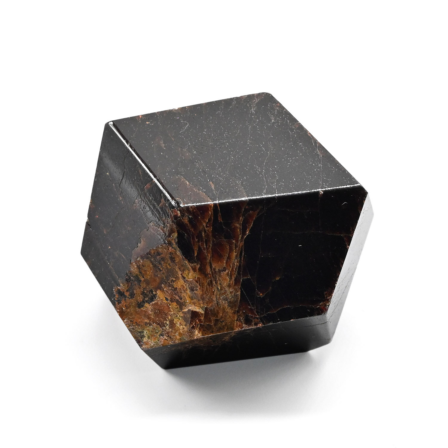 Камень гранат "Альмандин" с гранями 42*33*30мм 104г. .