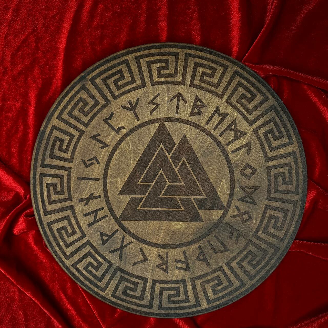 Деревянный алтарь для гаданий и ритуалов с рунами Валькнут,30 см