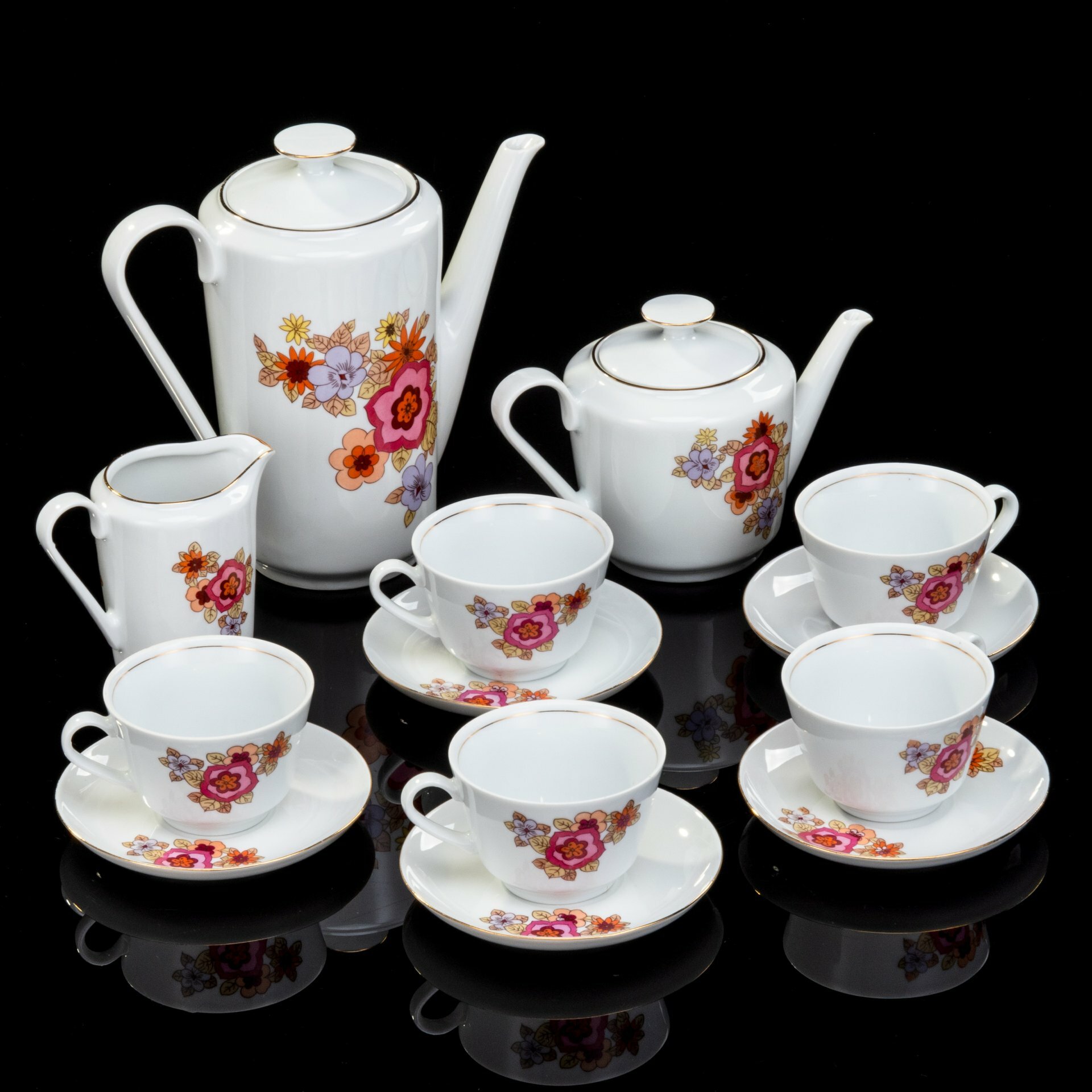 Сервиз чайно-кофейный на 5 персон, украшенный цветочным декором (13 предметов)