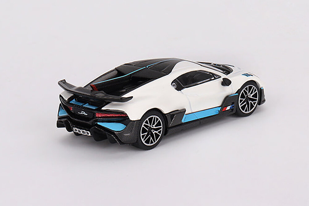 Модель коллекционная MINI GT Bugatti divo 2023 white (длина модели 6-10 см) — фото 1