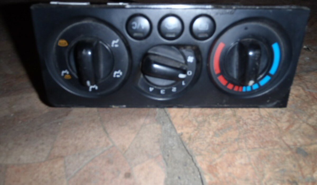 Блок управления печкой Legacy Outback (B12) Subaru 72311AE06A