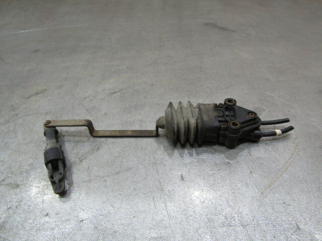 Кран уровня пола кабины WABCO, Renault Premium, есть повреждение