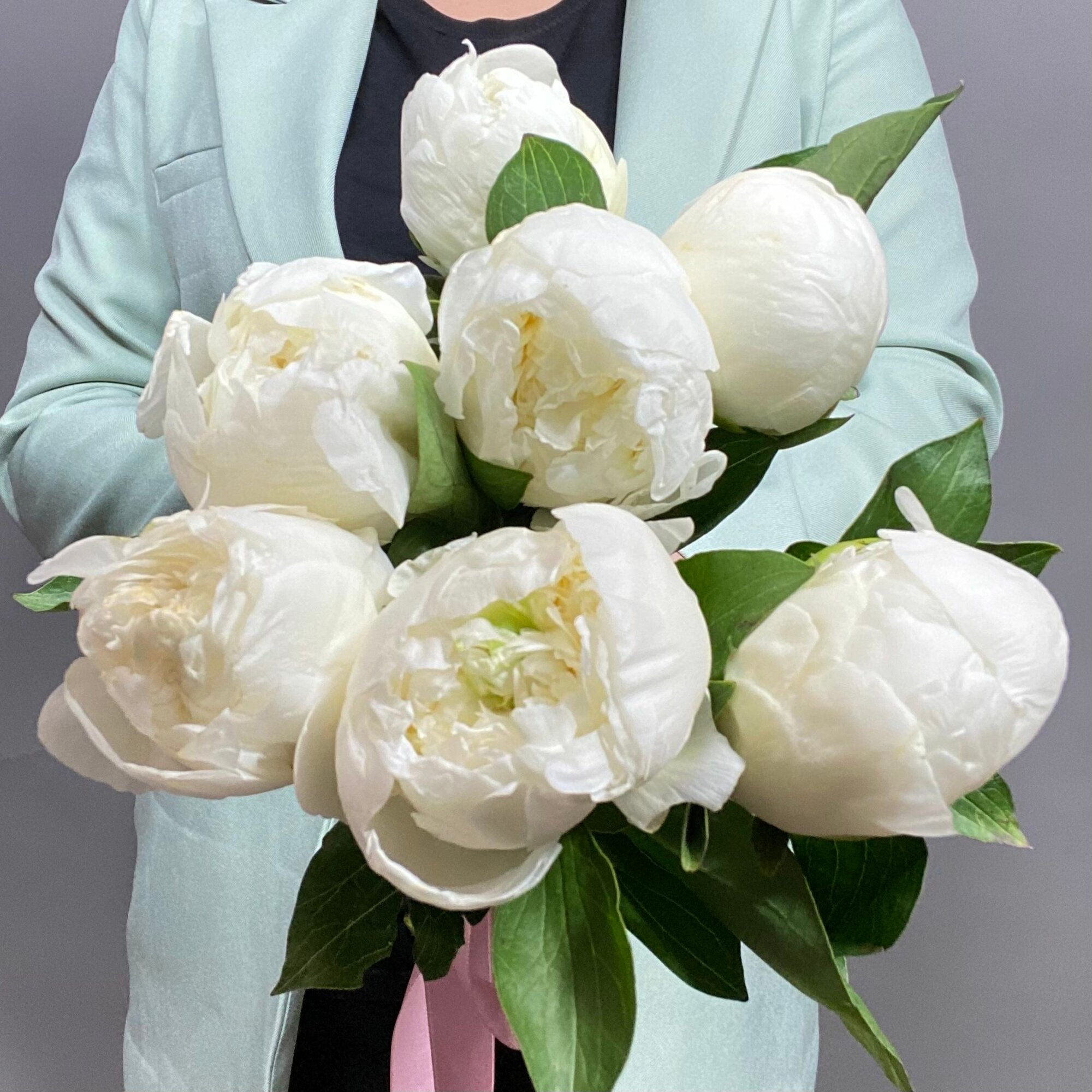 Белые пионы