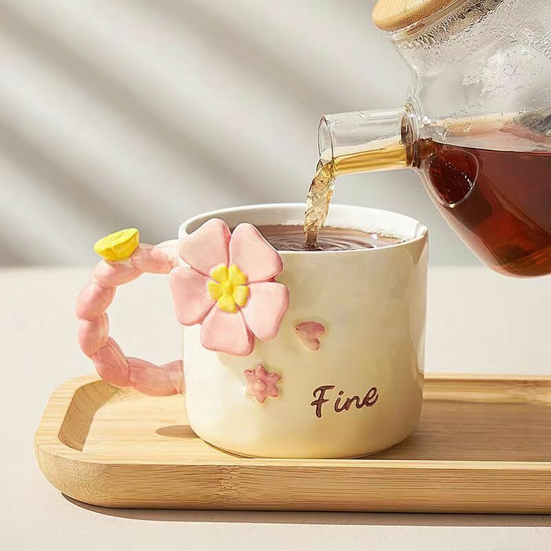 Изящная посуда, Керамическая кружка, Кружка с рельефным рисунком цветов, розовые цветы