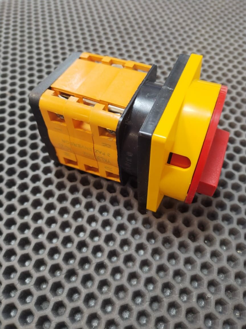 Главный переключатель кулачковый 3-позиционный 32А