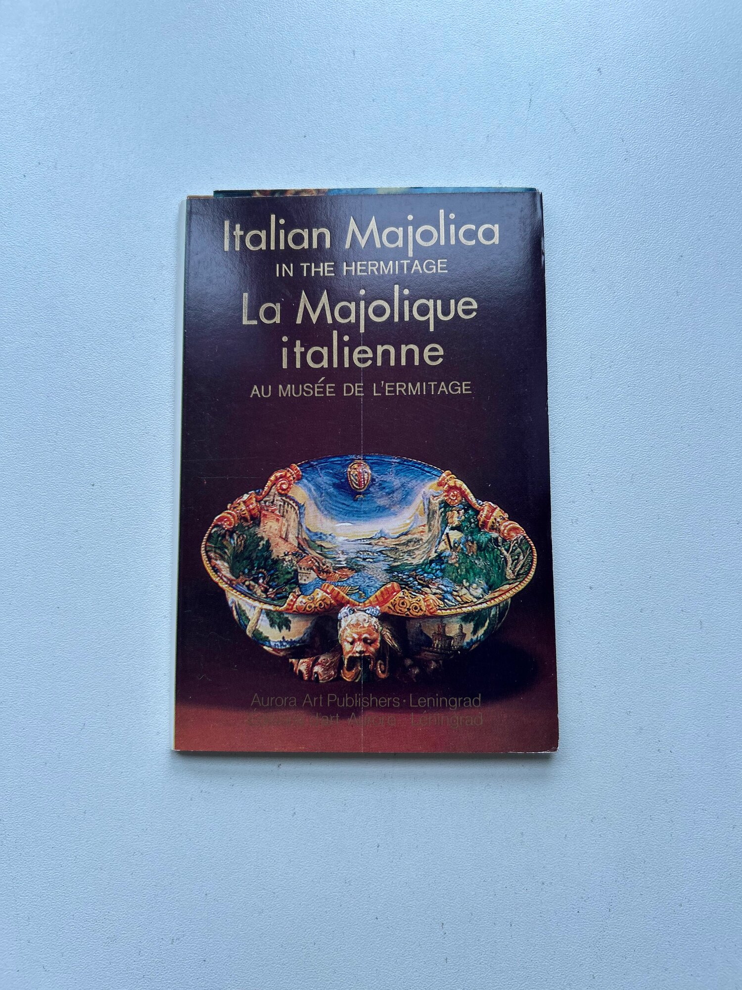 Набор открыток Italian Majolica in the Hermitage. Итальянская майолика в Эрмитаже . Полный комплект из 16 открыток. Издание 1980 года