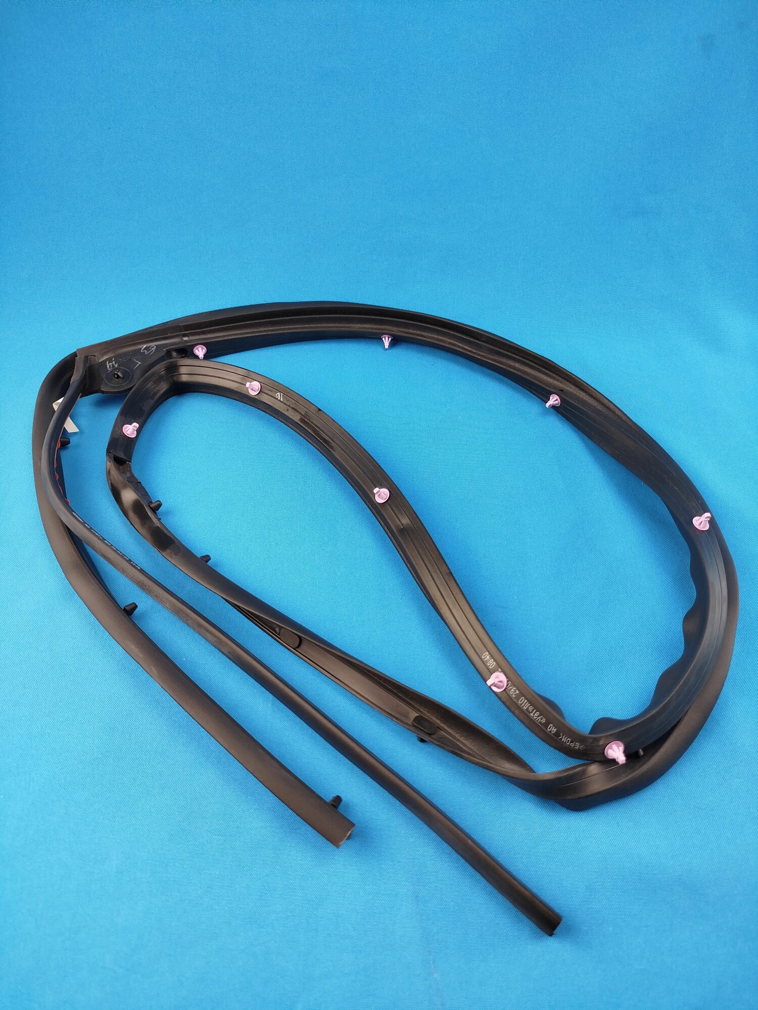 Уплотнитель двери задней "ВАЗ" для а/м Веста SW, SW Cross верхний, левый