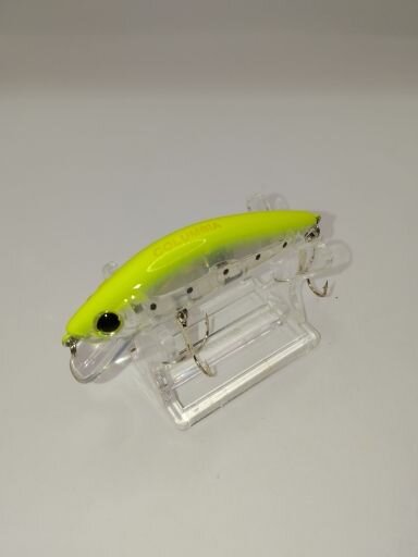 Воблер Columbia 3D Inshore Minnow (F) плавающий, 70 мм / 8 г, глубина до 0,5 м, технология 3D Prism Finish. Для щуки, окуня, судака.
