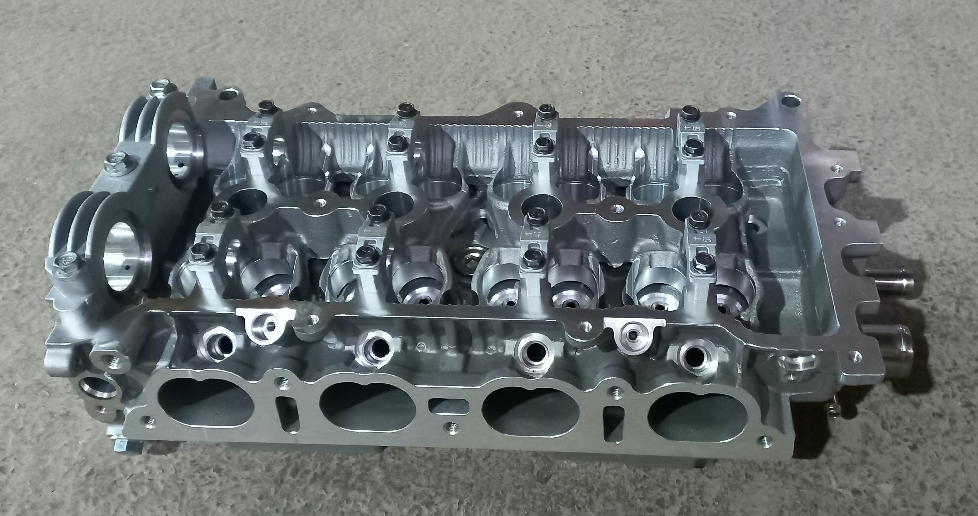 Головка блока цилиндров голая Geely Emgrand EC7 [1.8 16V 5MT хетчбэк] 113600003801