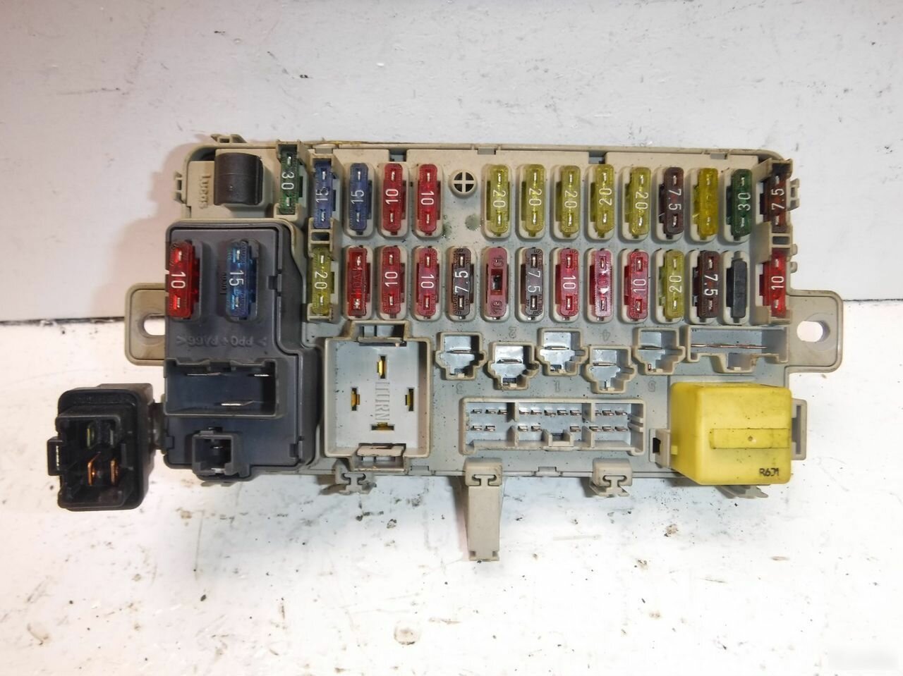 Блок предохранителей Honda Civic VI (1995—2002) 38200ST3E12 3820ast3g500