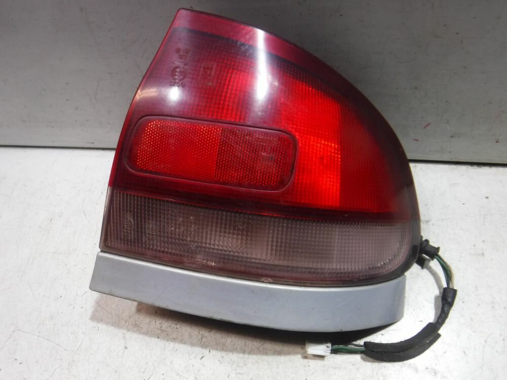 Фонарь задний правый Mazda 626 GE