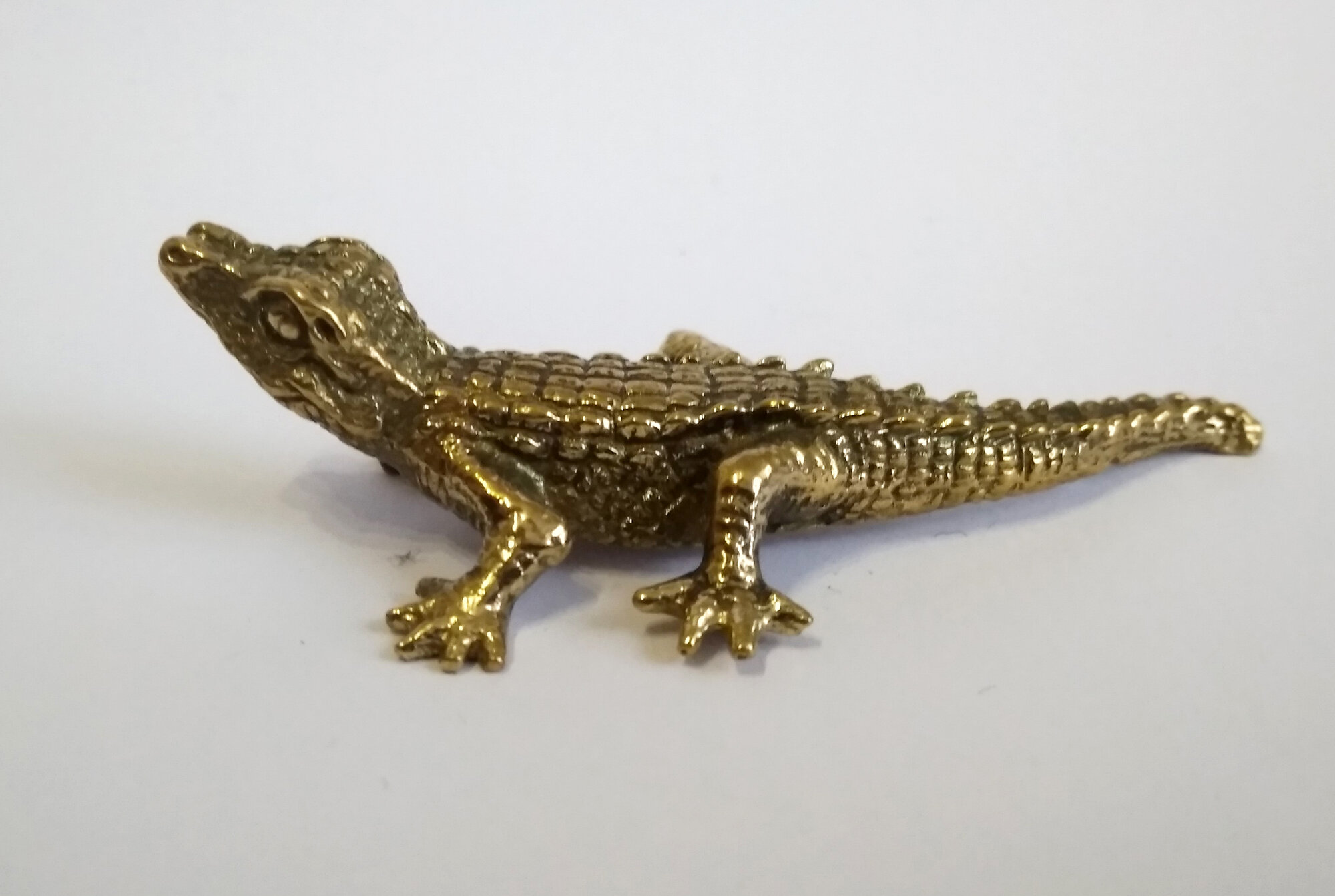 Крокодил (Кайман) - небольшая фигурка крокодила из бронзы, сувенирная статуэтка