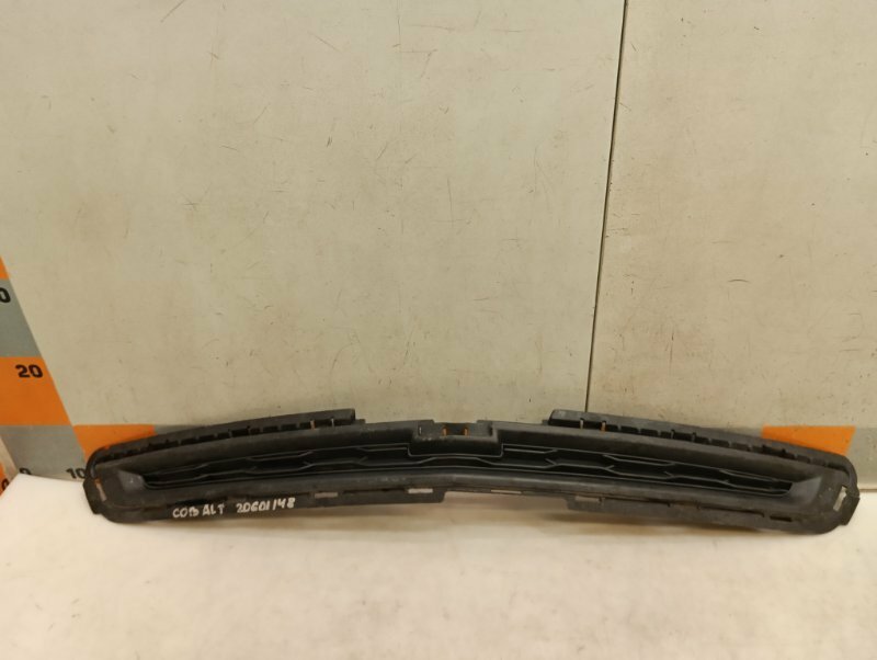 Б/У Верхняя Решетка радиатора Chevrolet Cobalt 2014 T250 363202 GENERAL MOTORS арт. 52027904