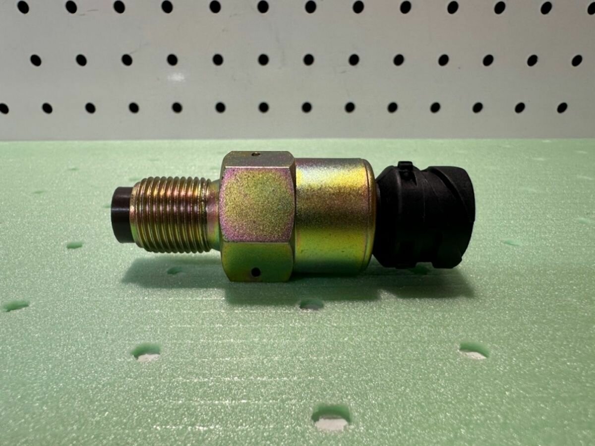 Датчик скорости вращения вала КПП мерседес актрос аксор атего (тахографа) MERCEDES