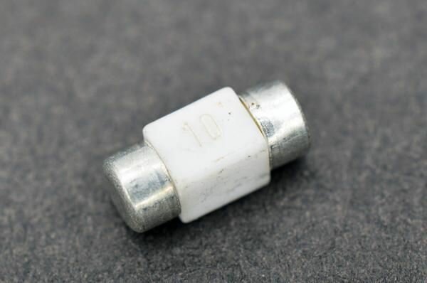 Предохранитель HOLLY 25F-100H Керамический трубчатый 10А, 2,6x6,1мм, 1 шт