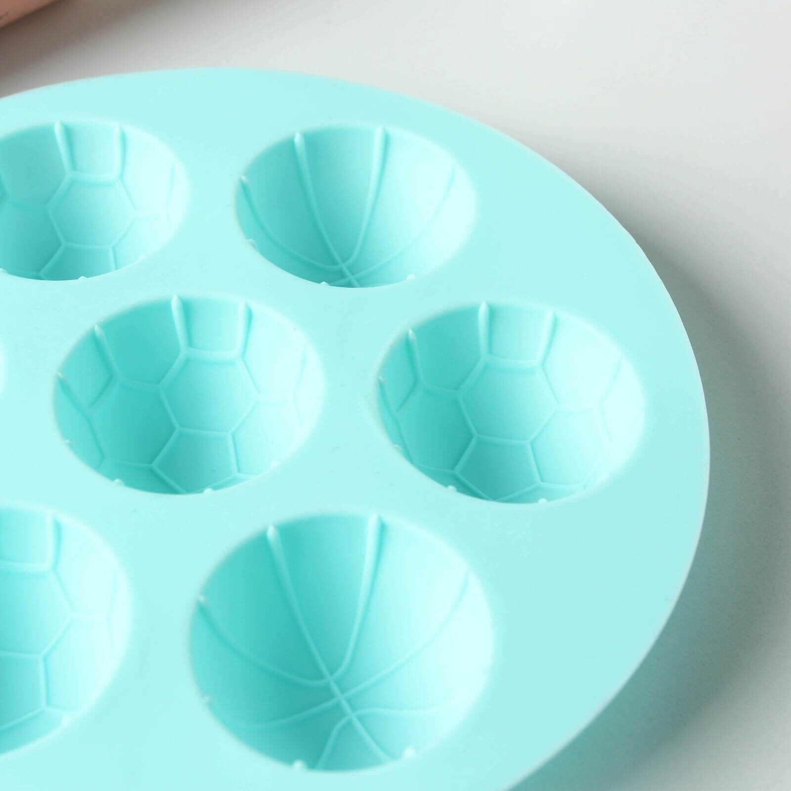 Форма для выпечки "Полусфера. Спортивные мячи", силикон, d-4см, h-2см, количество ячеек 7шт.