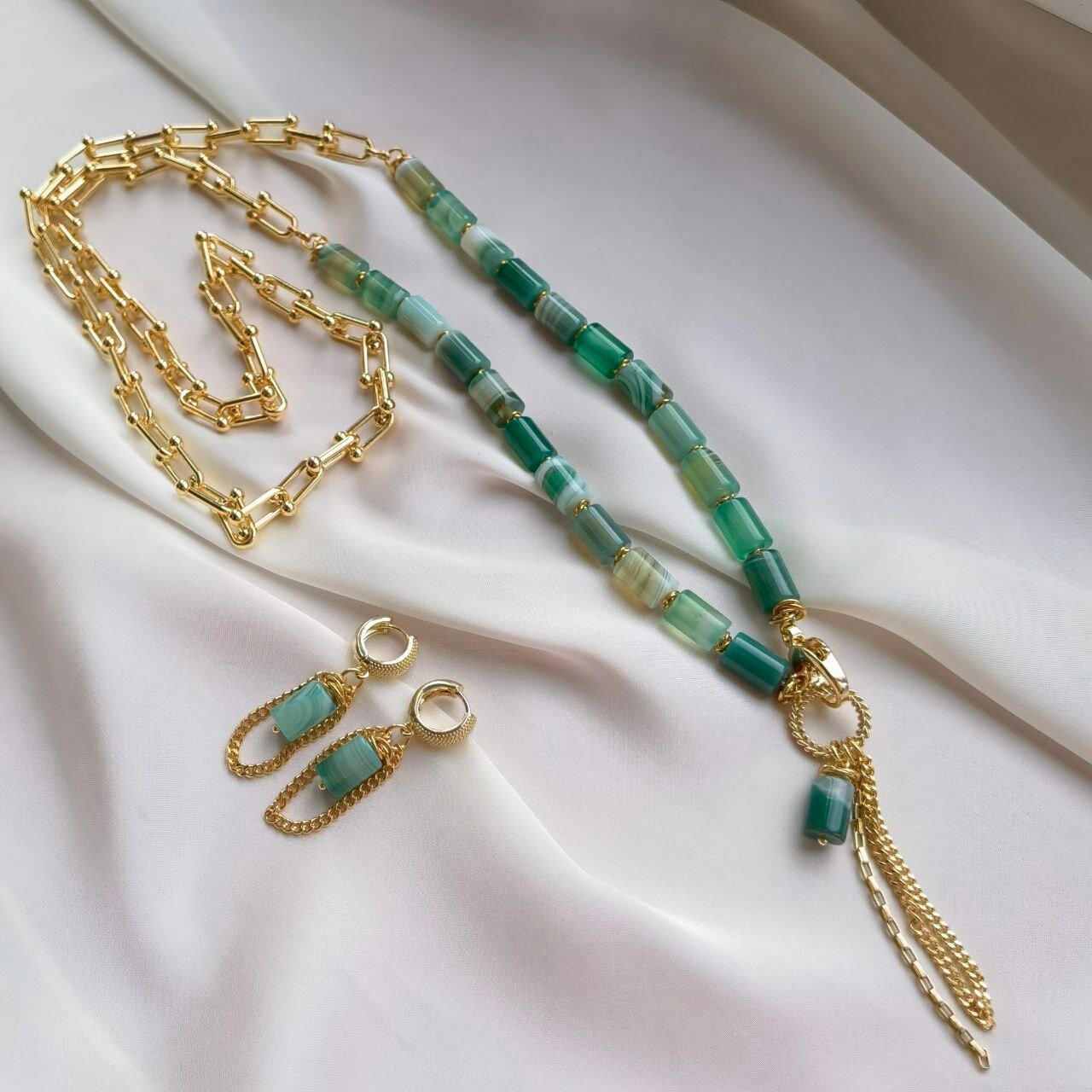 Комплект бижутерии: серьги, колье, агат