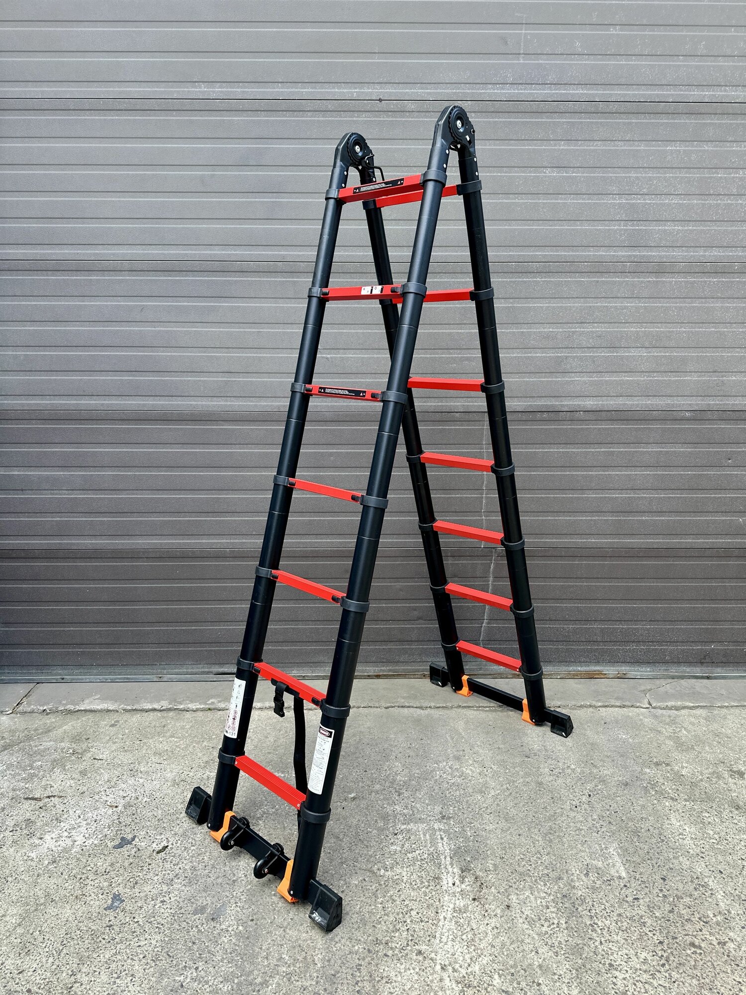 Стремянка телескопическая PROFI RED (2.2+2.2) в виде стремянки до 2.20м, в виде лестницы до 4.40м, 7 ступеней