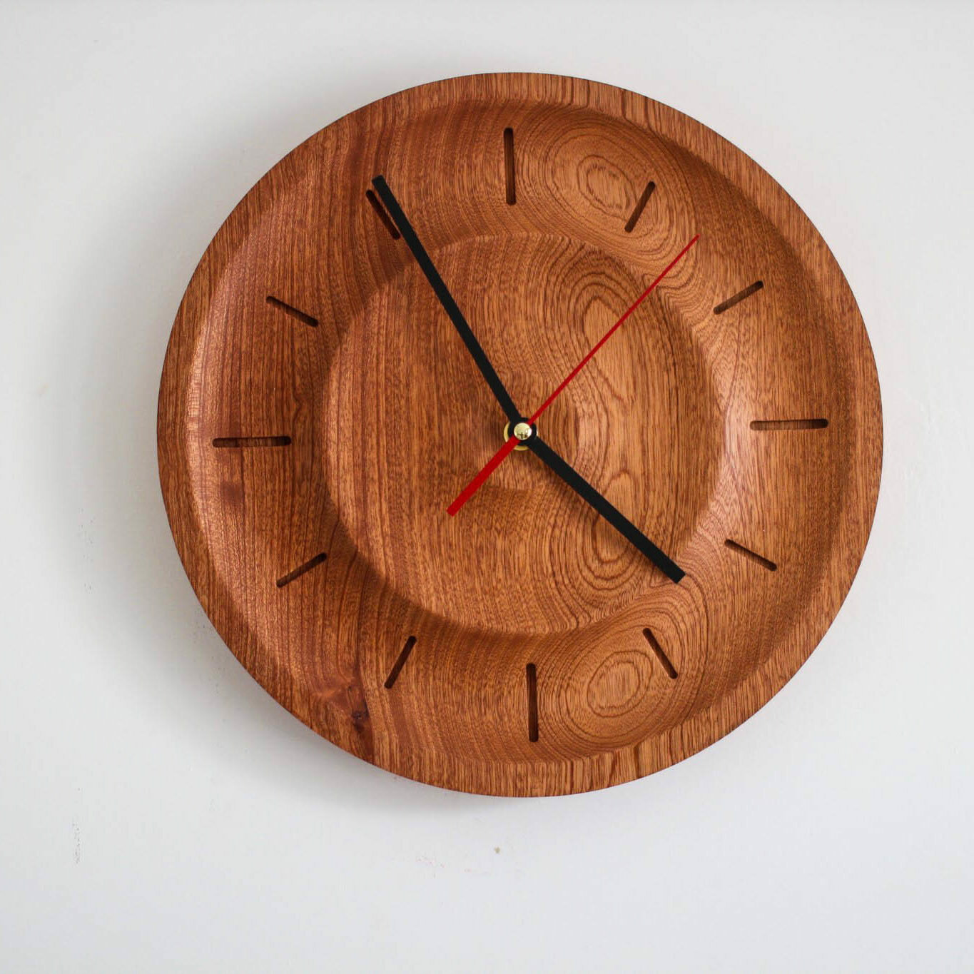 Часы настенные "MIARTIS" из красного дерева с бесшумным механизмом