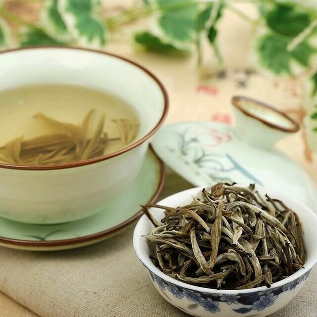 Белый чай Серебряные иглы (Yin Zhen)