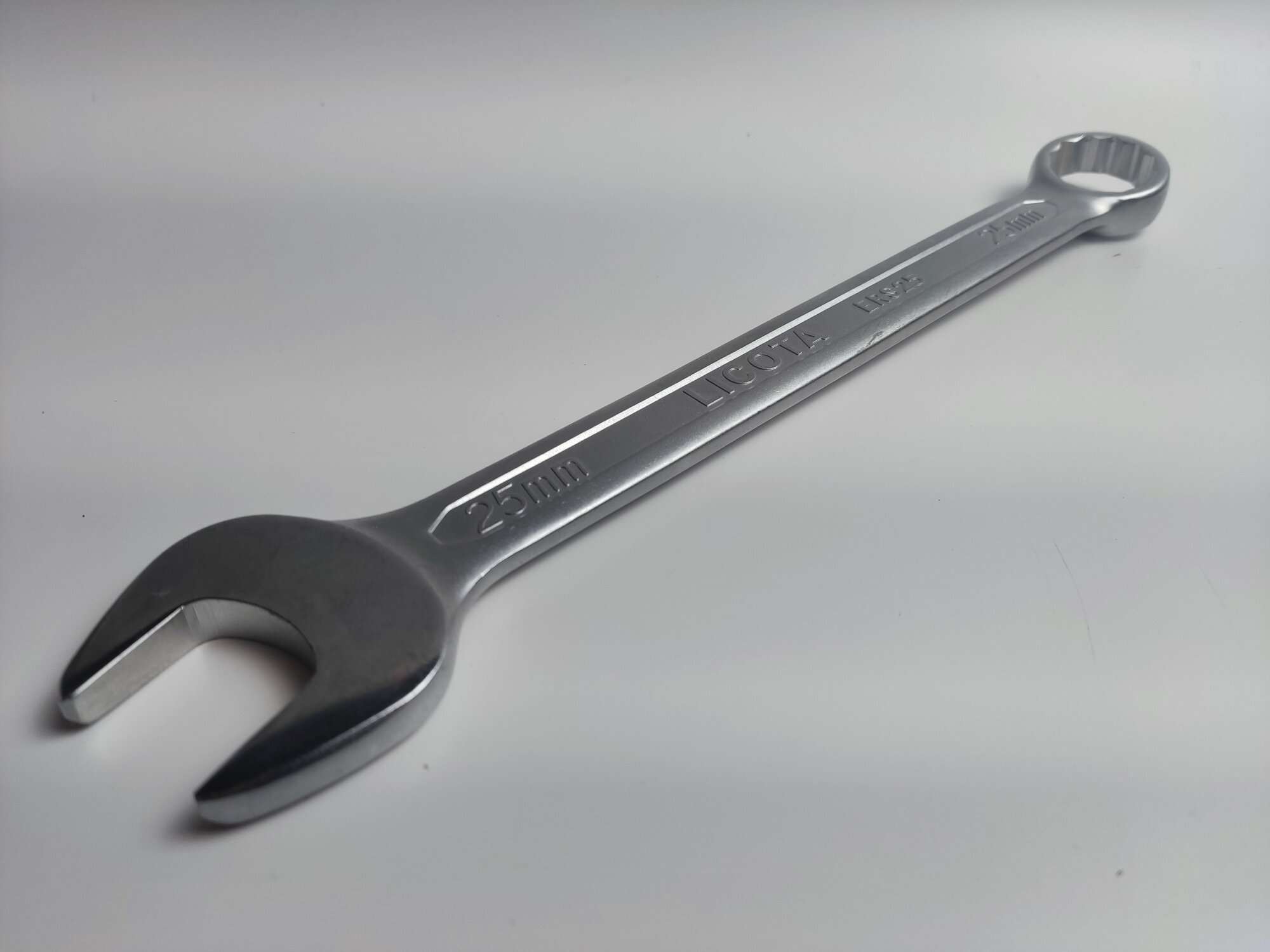 Ключ комбинированный 25мм AWT-ERS25