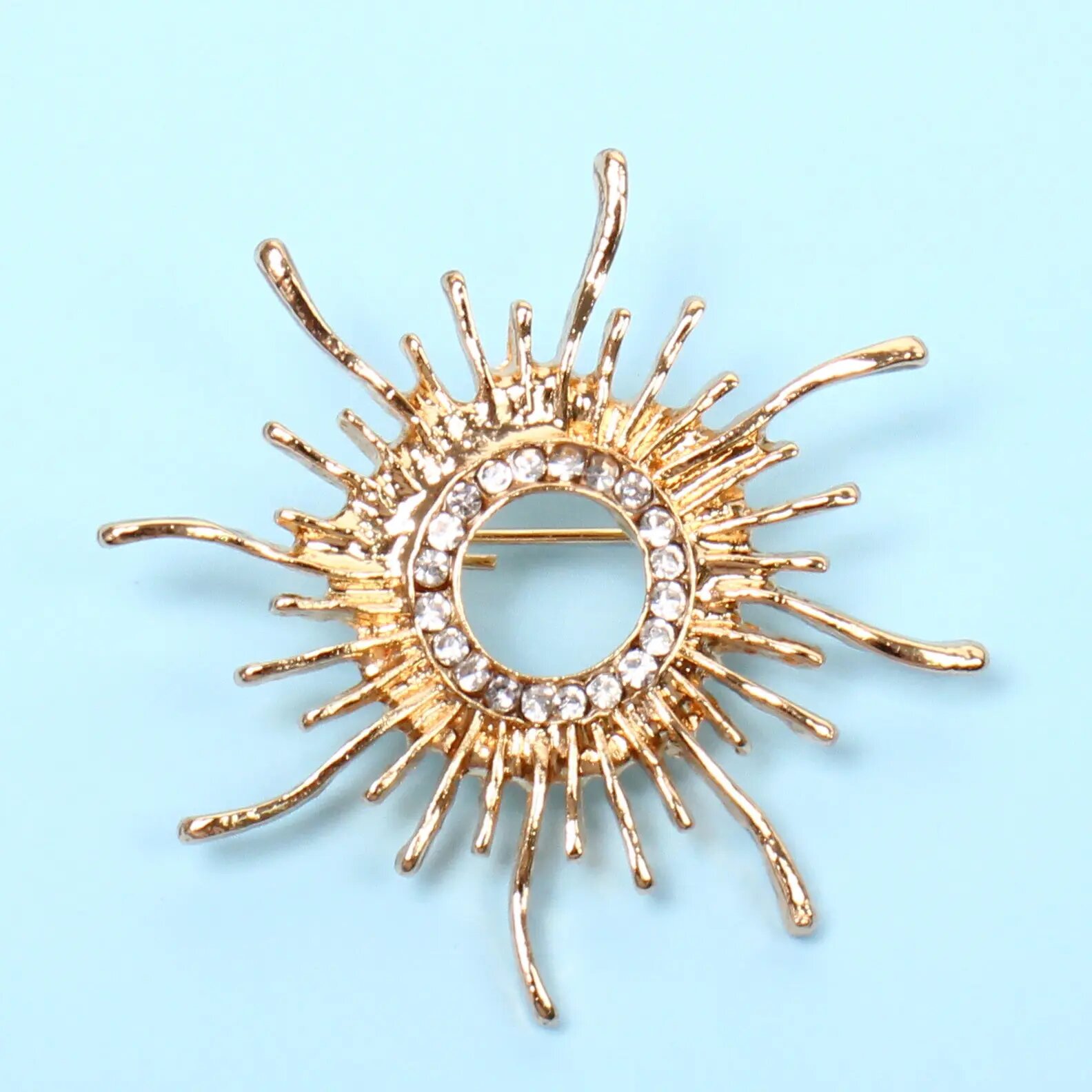 Брошь, стекло, кристаллы Swarovski