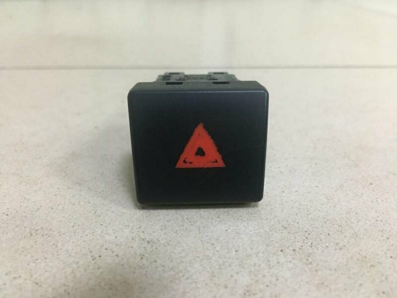 Кнопка аварийной сигнализации Nissan Sentra B17 2013-2017