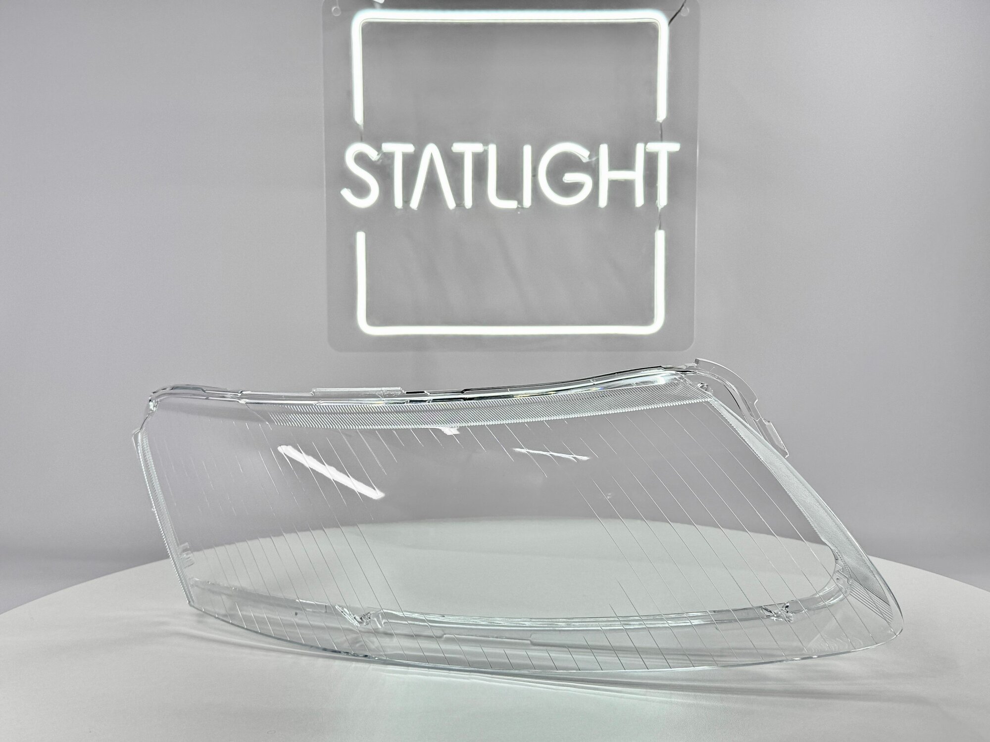 Правое стекло фары Audi A6 III (C6) 2004-2011