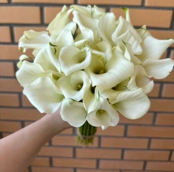 Белые каллы 35 шт. Букет из калл на свадьбу, день рождения