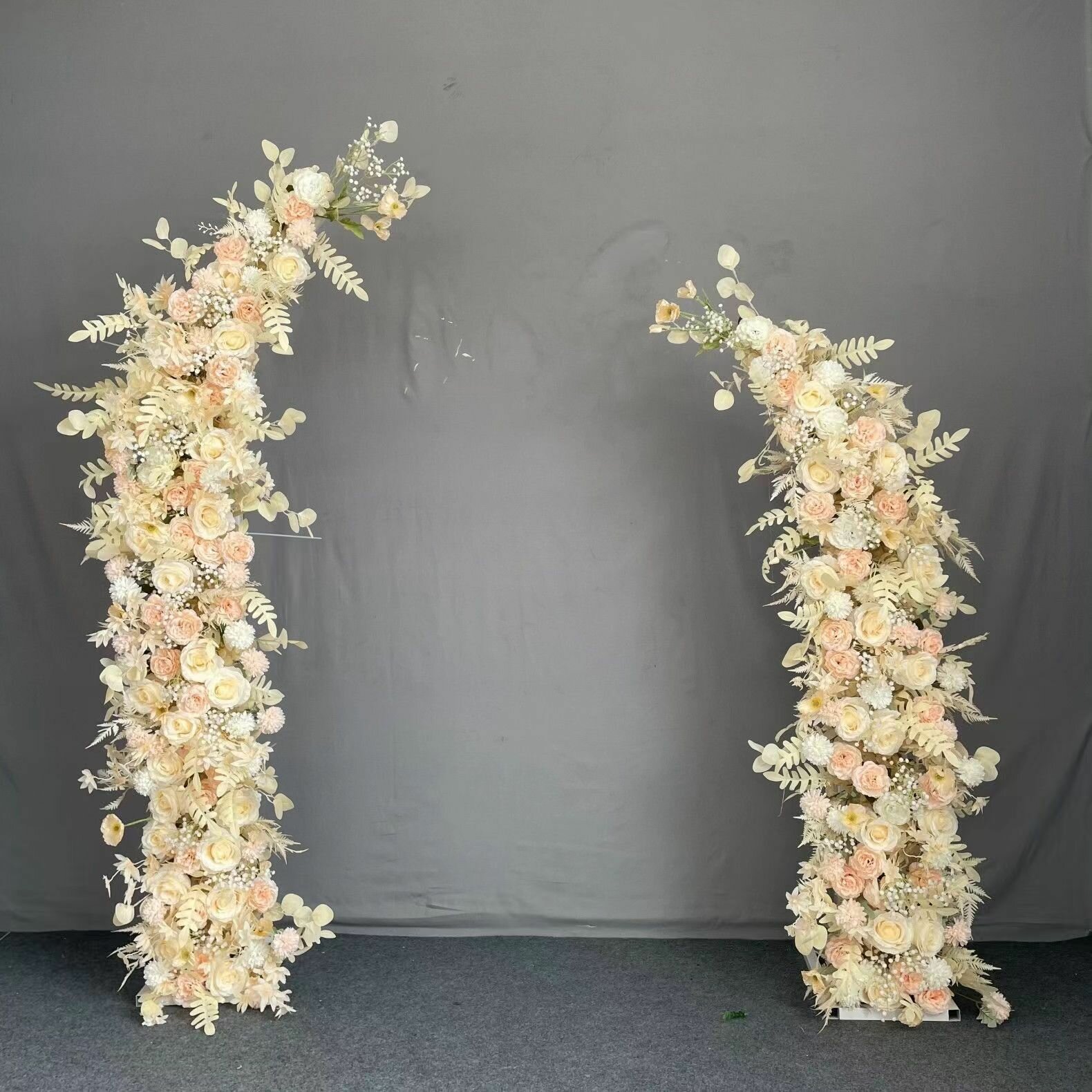 Свадебный реквизит "Арка из рога овцы", с полкой, бокалы для шампанского