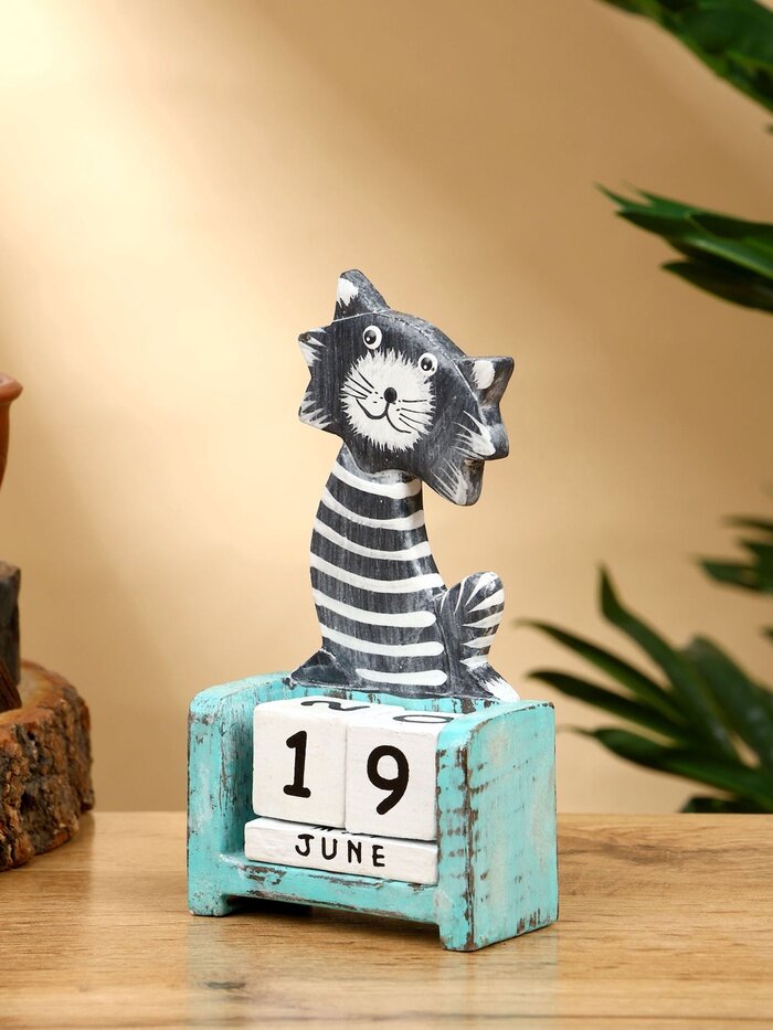 Календарь настольный "Полосатый кот" дерево 7х4х14 см, цв. чёрно-белый