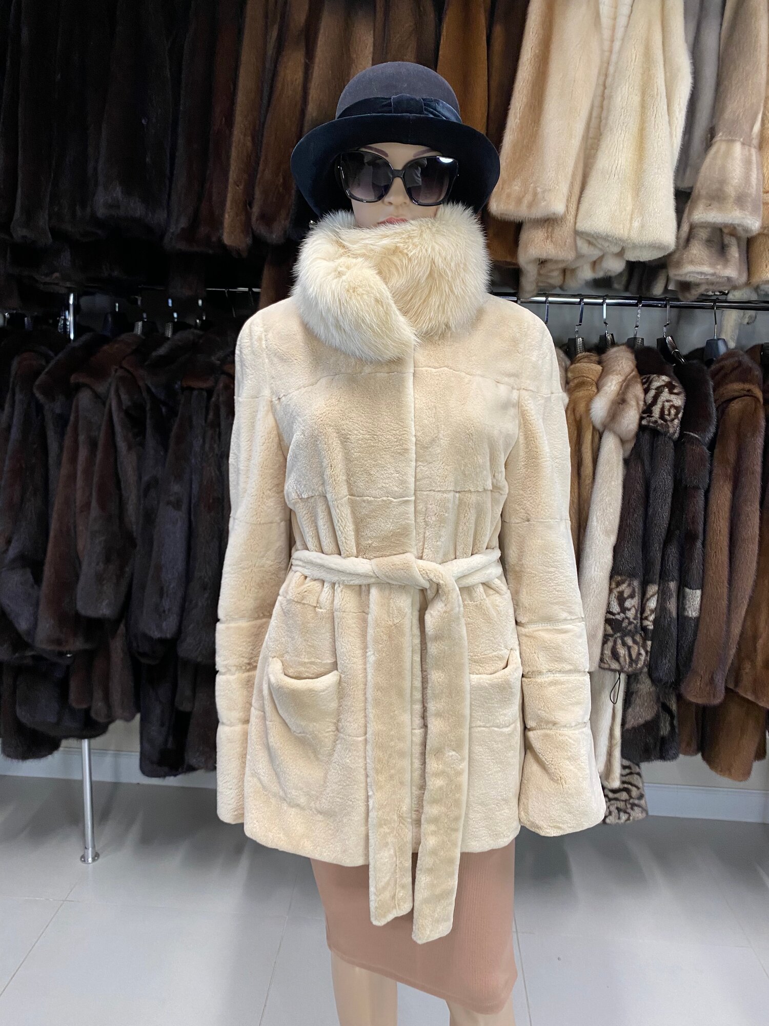 Шуба. Стильная. Норка с песцом 44-46 р.