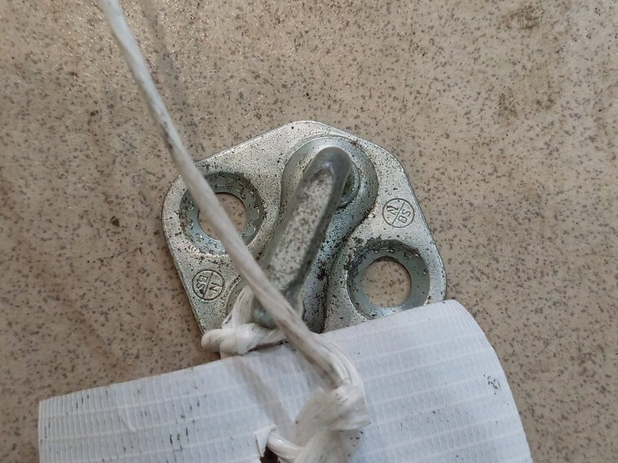 Ответная часть замка двери от Mazda 3 bk 2003-2009