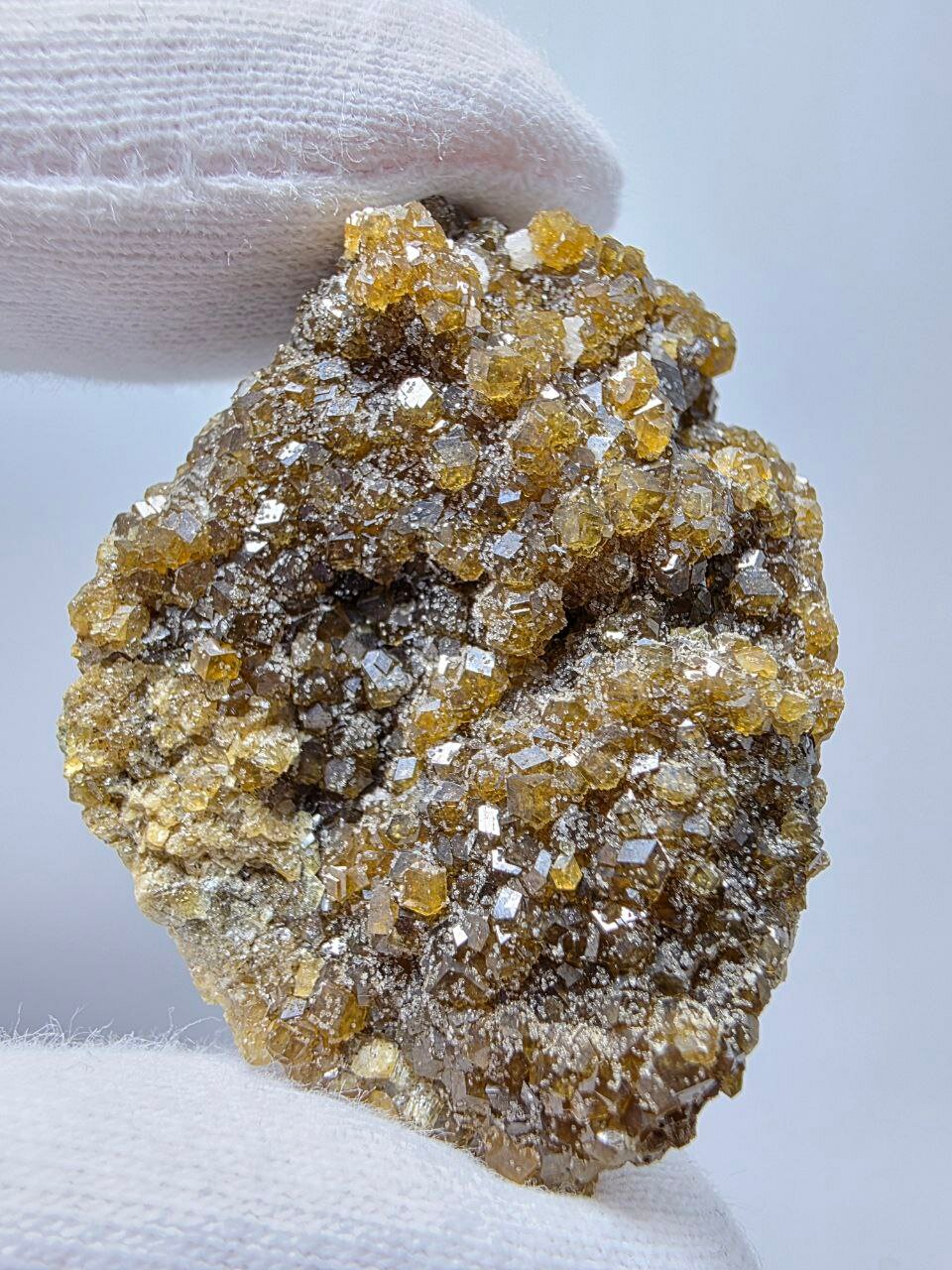 Гранат андрадит 46 мм, 37 г.