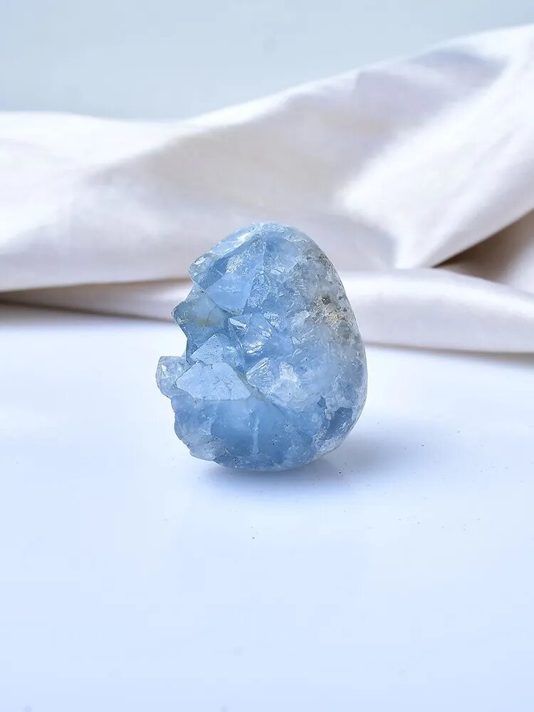 Натуральный хрусталь "пещера голубого хрусталя" необработанный (3-6 см, 1 шт)