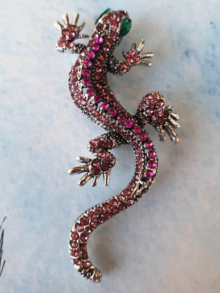 Брошь, стразы