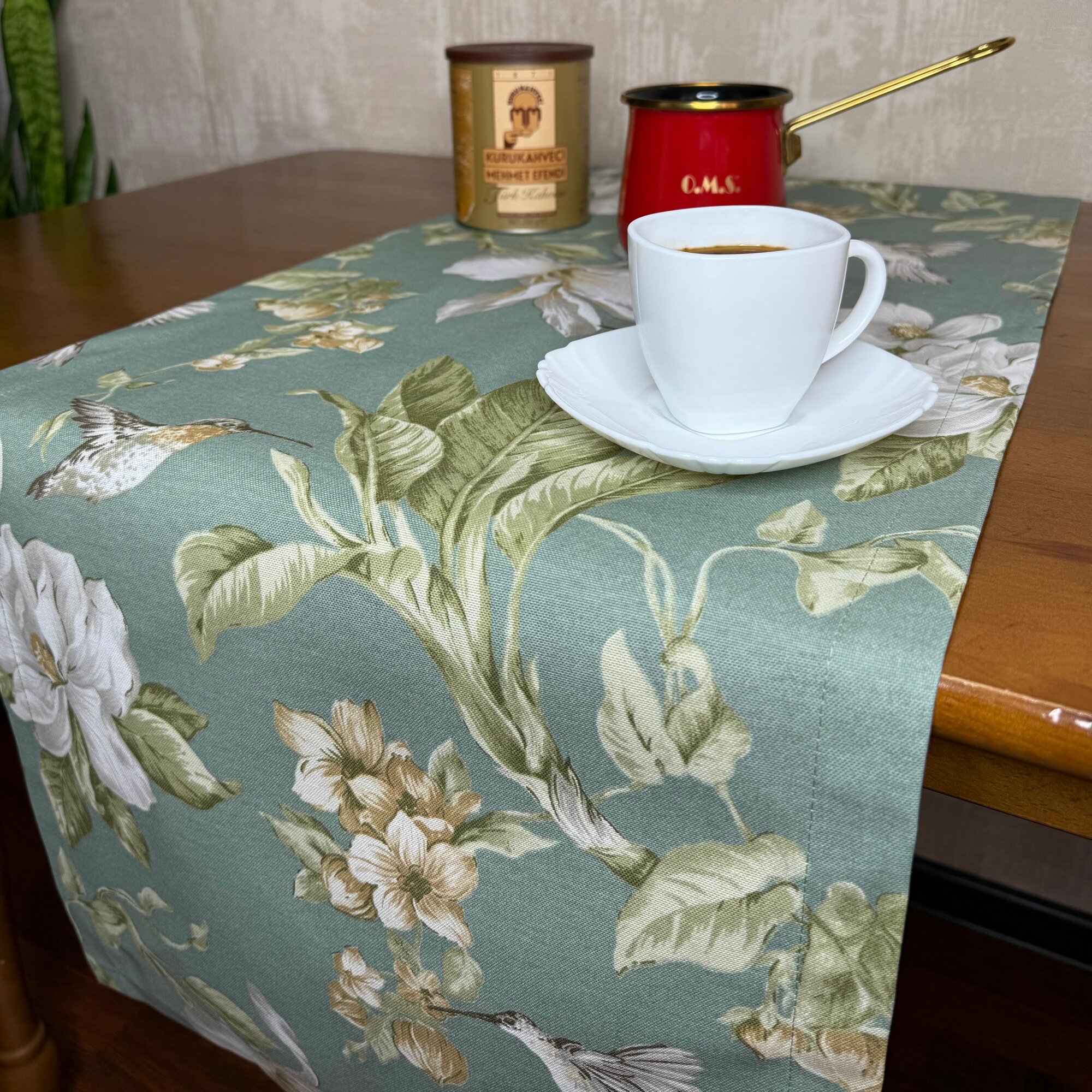 Скатерть - дорожка 40х150 текстильная водоотталкивающая Колибри