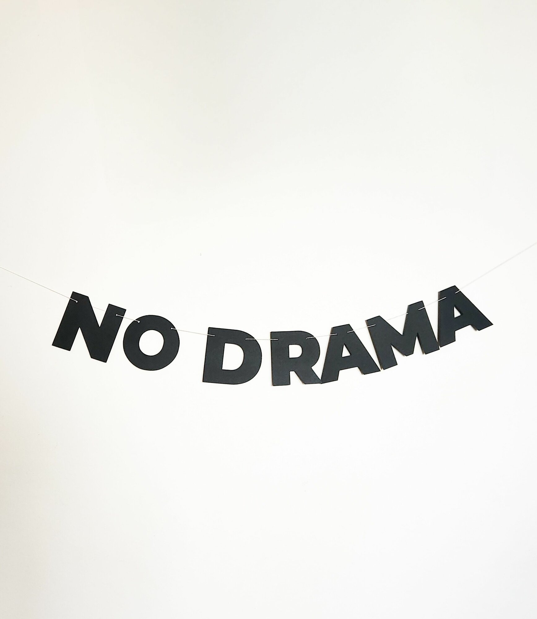 Гирлянда бумажная "no drama" adastra