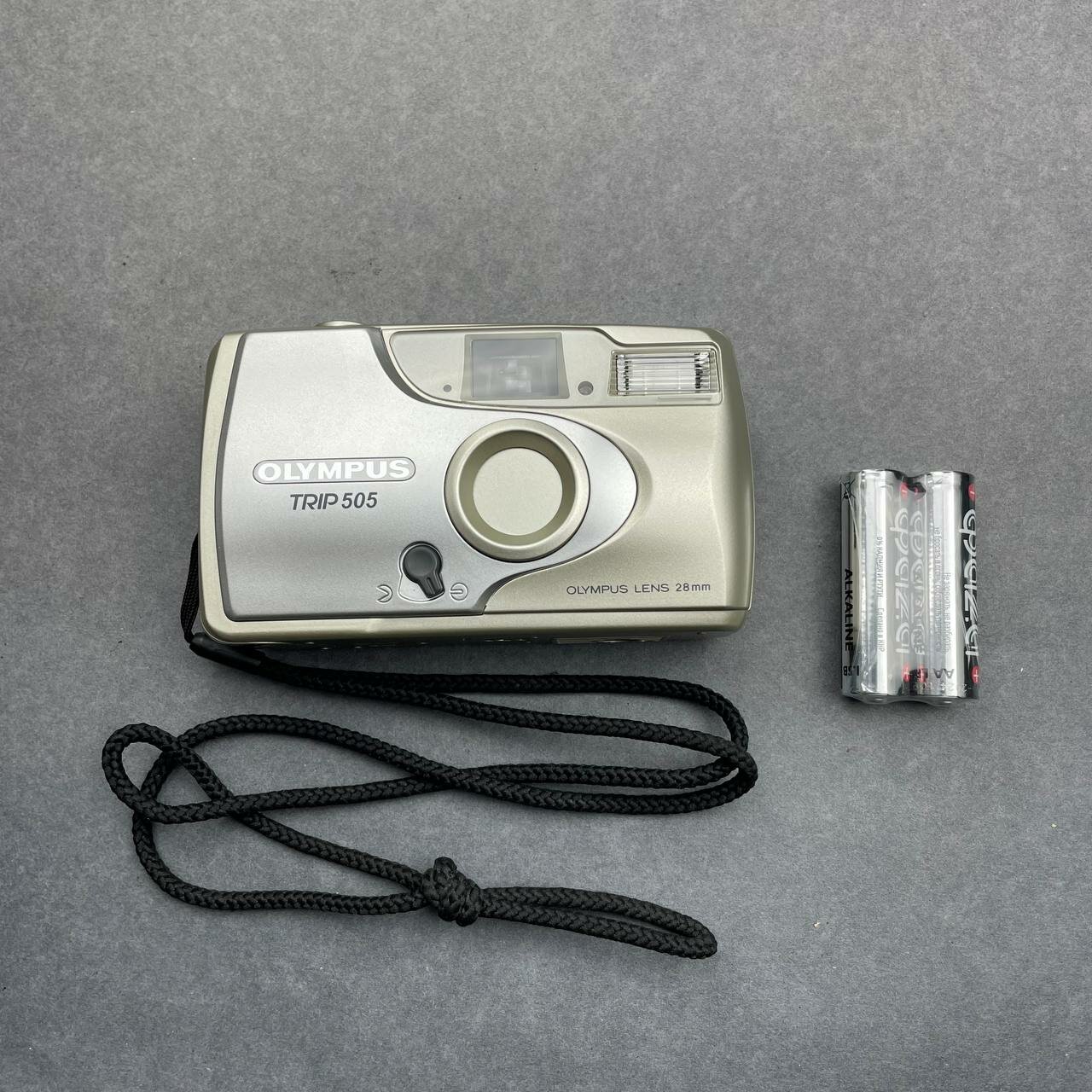 Винтажный пленочный фотоаппарат Olympus Trip 505