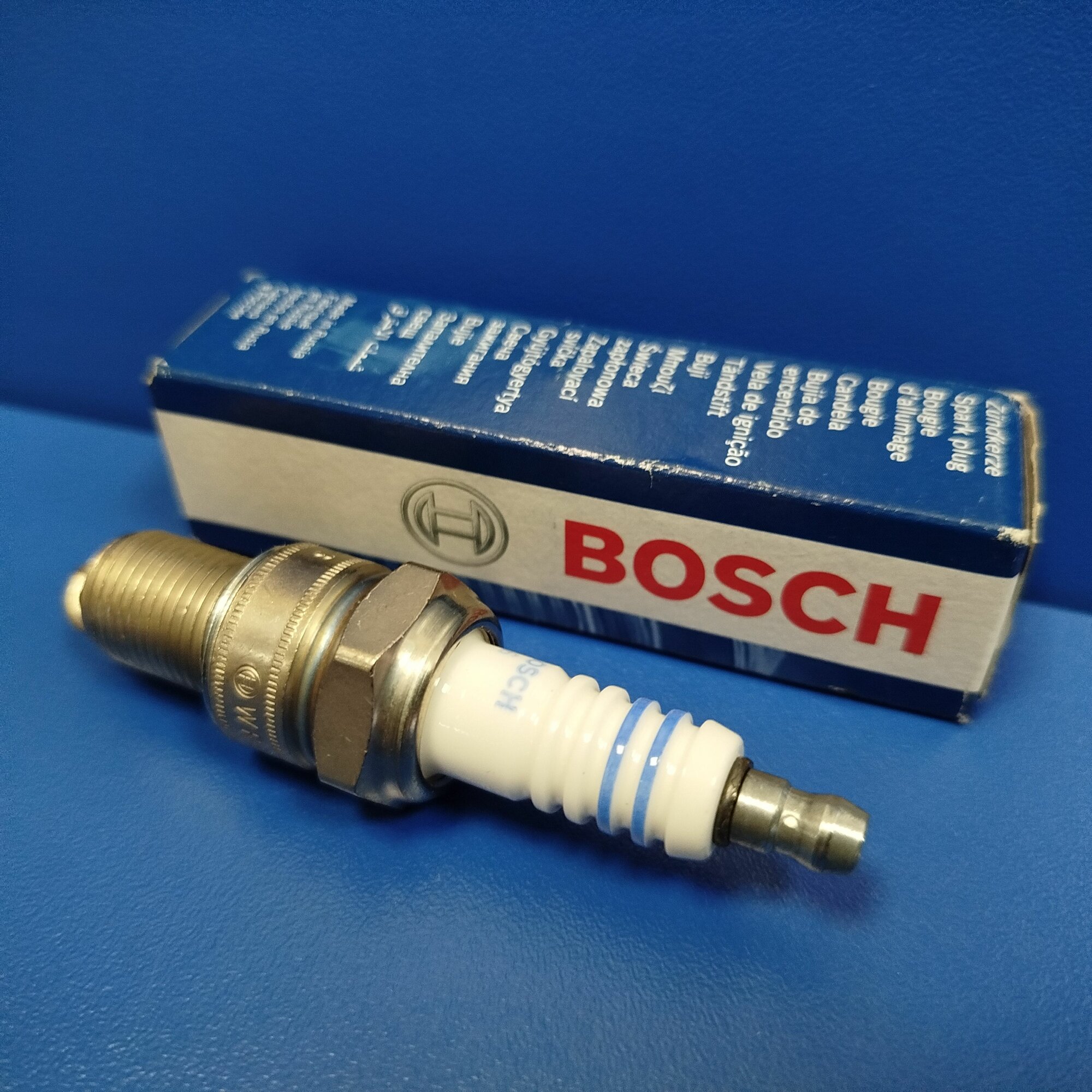 Свеча зажигания "BOSCH" иттриум (шт) ГАЗ дв.405, 406, УАЗ 409дв, Daewoo Matiz, Nexia