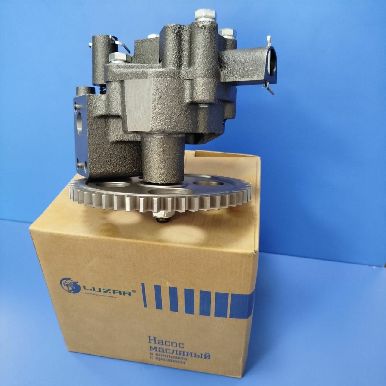 Насос масляный "LUZAR" для автомобилей КамАЗ 4350, 5350, 5460, ПАЗ 5272 Евро-1 (с шестерней)