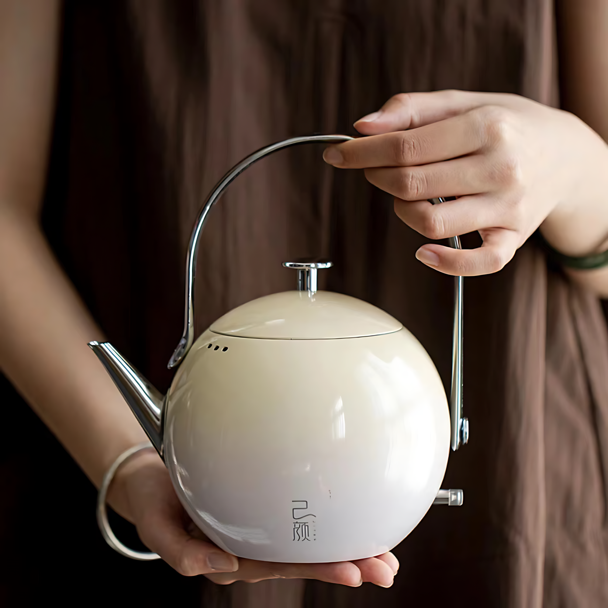 Электрический чайник в классическом стиле, с носиком, нержавеющая сталь, белыйПостепенно розовый