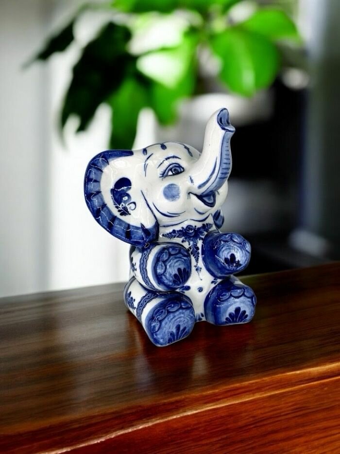 Фарфоровая статуэтка "Слон с поднятым хоботом" 8 см см гжель ручная работа
