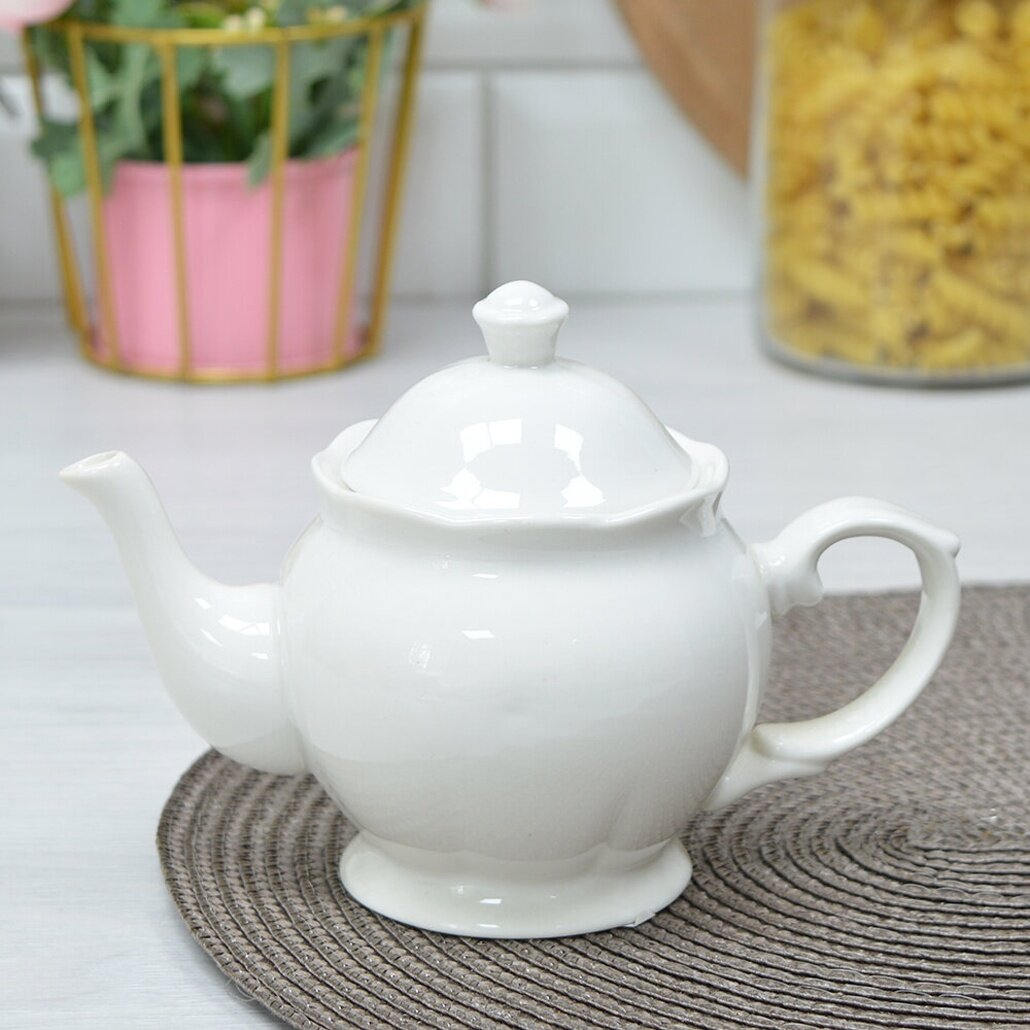 Чайник заварочный фарфоровый "Снежная королева" 0,3л, белый, комфортная ручка, крышка съёмная