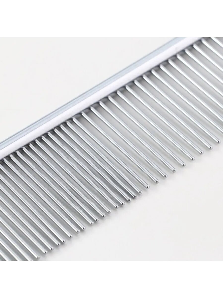 Металлическая расческа для ухода за шерстью