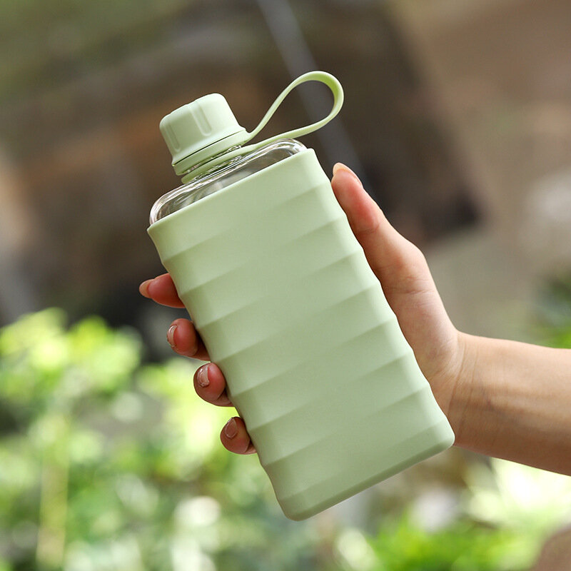 Новая бутылка Tritan Fresh Style с ручкой, плоская бутылка, силиконовая крышка, пластиковый стакан, высококачественная портативная бутылка для воды для студентов