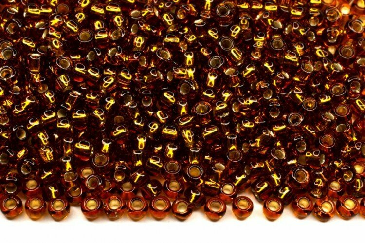 Бисер чешский PRECIOSA круглый 8/0 17090 коричневый, серебряная линия внутри, 50г