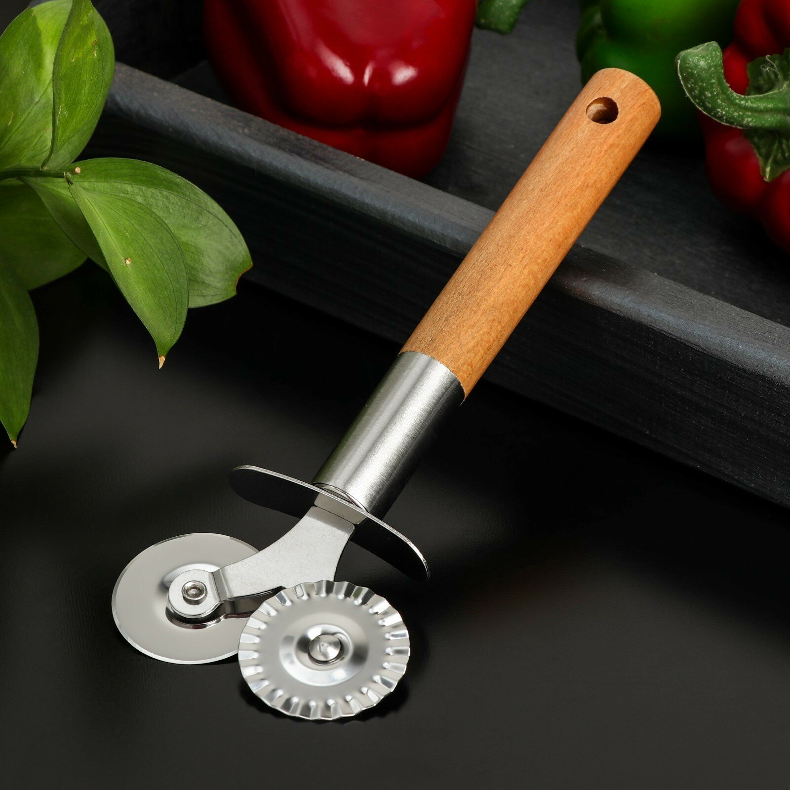 Нож-ролик для резки теста и пиццы двойной