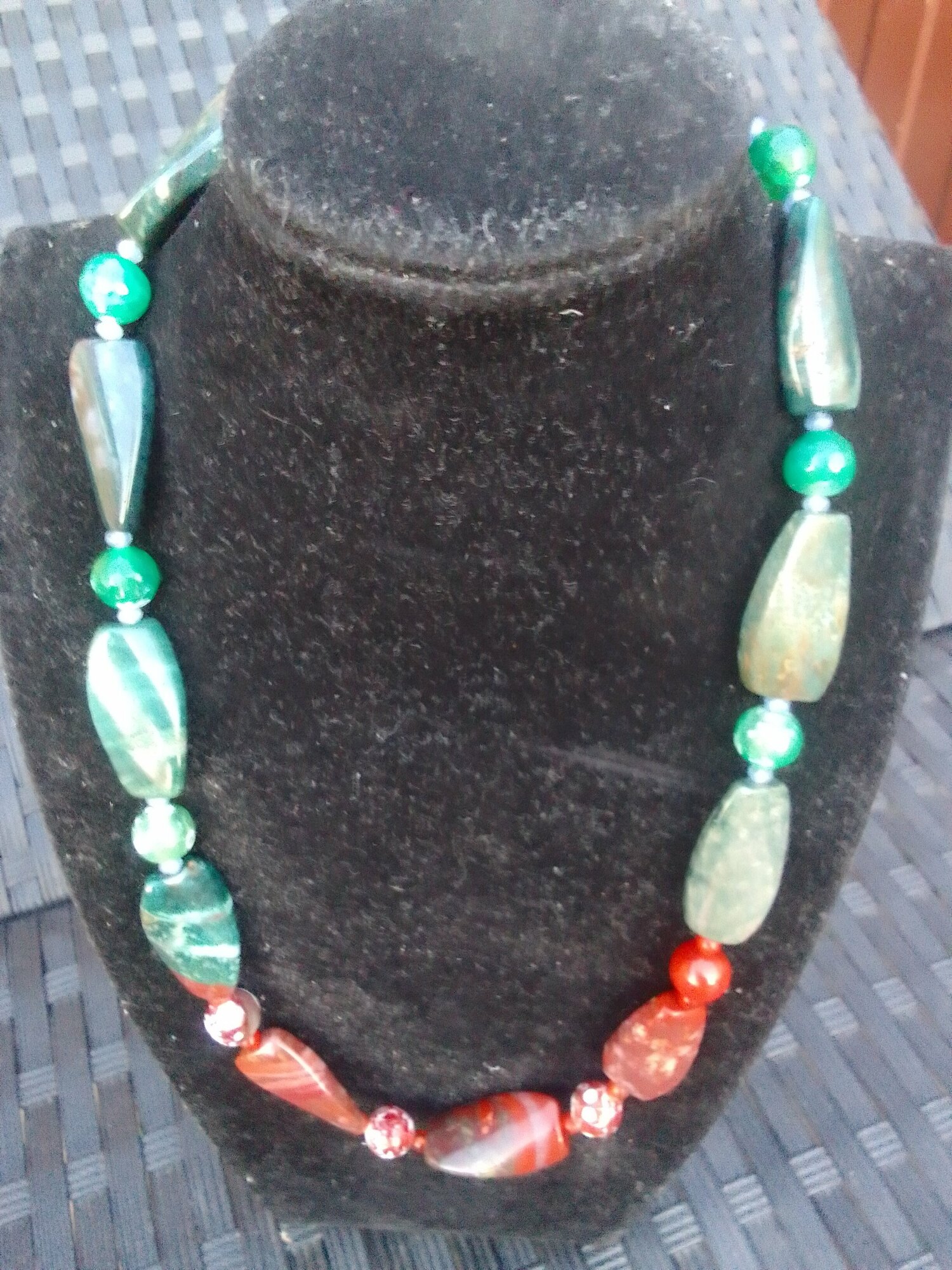 Бусы, сердолик